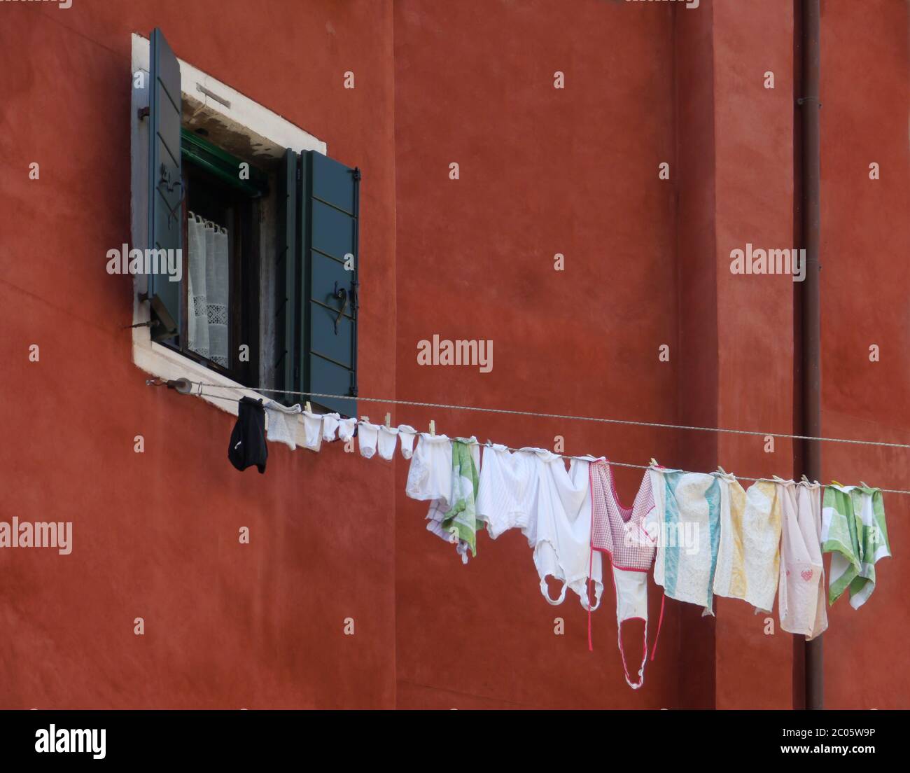 window with clothesline in Venice Stock Photo - Alamy