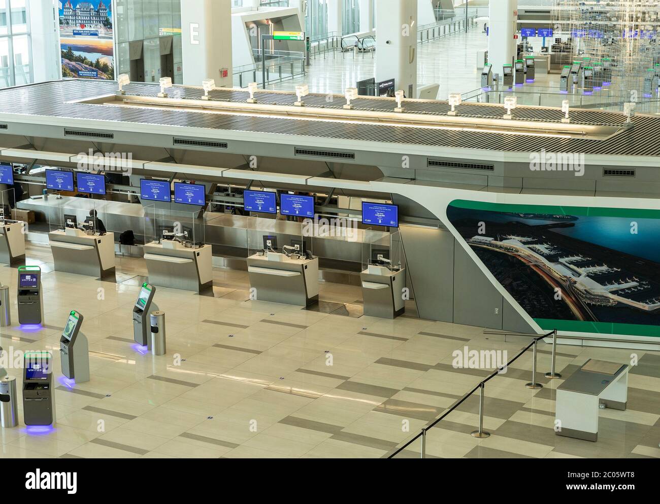 Check in booths hi-res stock photography and images - Alamy