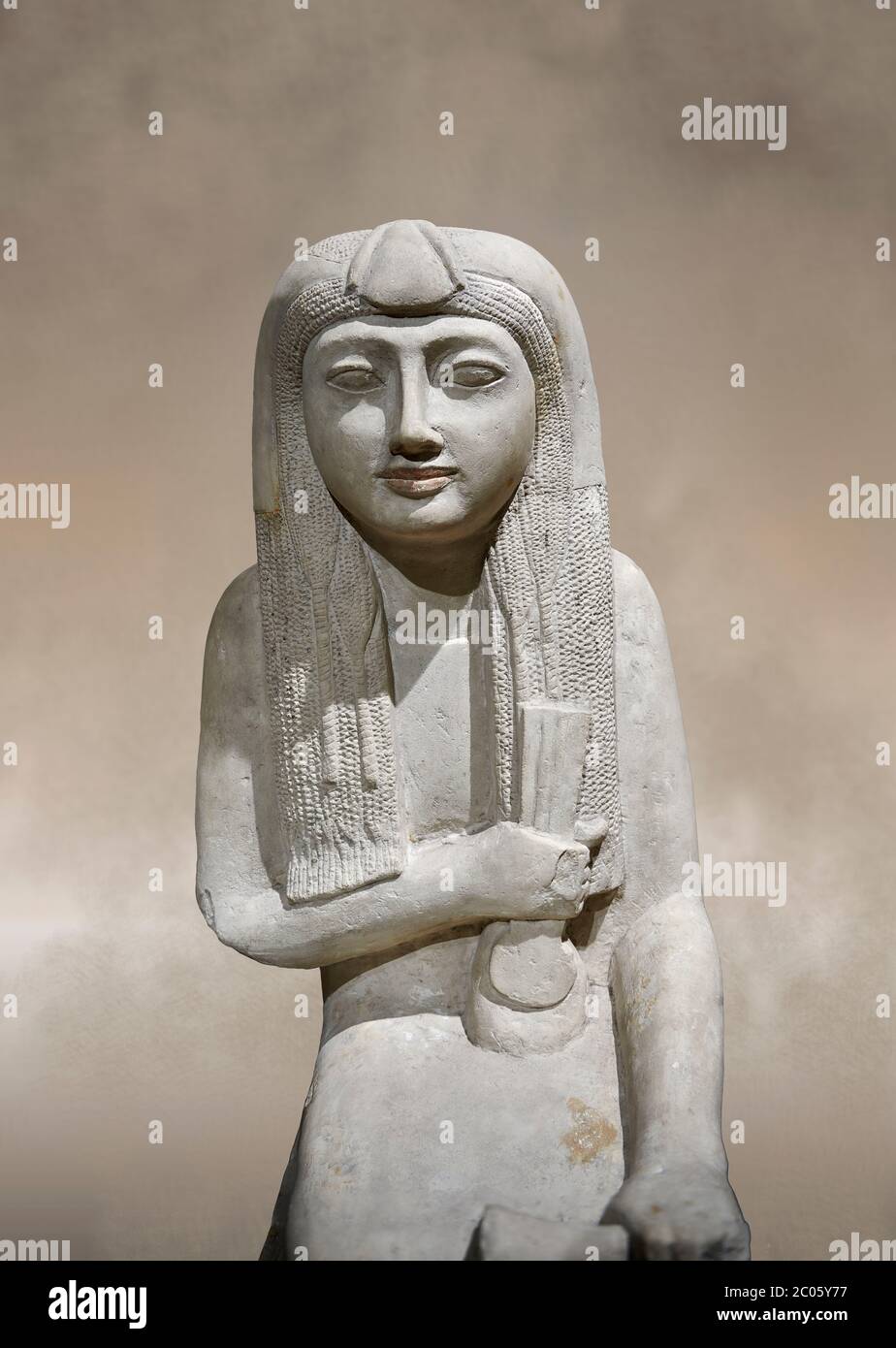 Sculptures statues women hi-res stock photography and images - Alamy