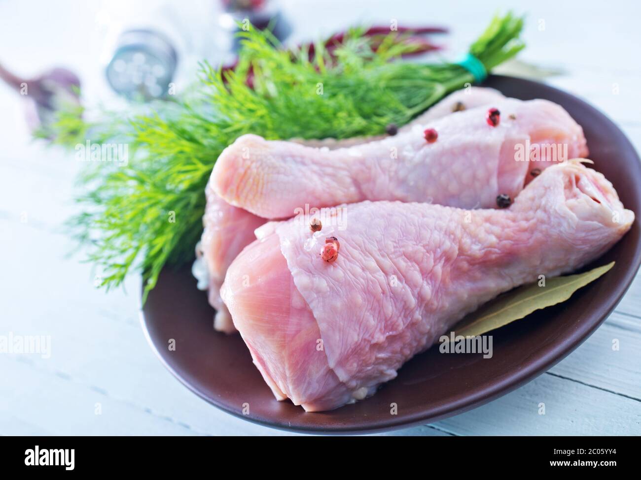 raw chicken legs Stock Photo - Alamy
