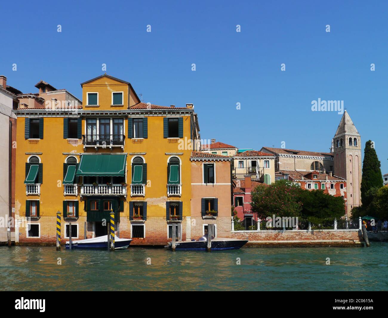 Venice garden canal hi-res stock photography and images - Alamy