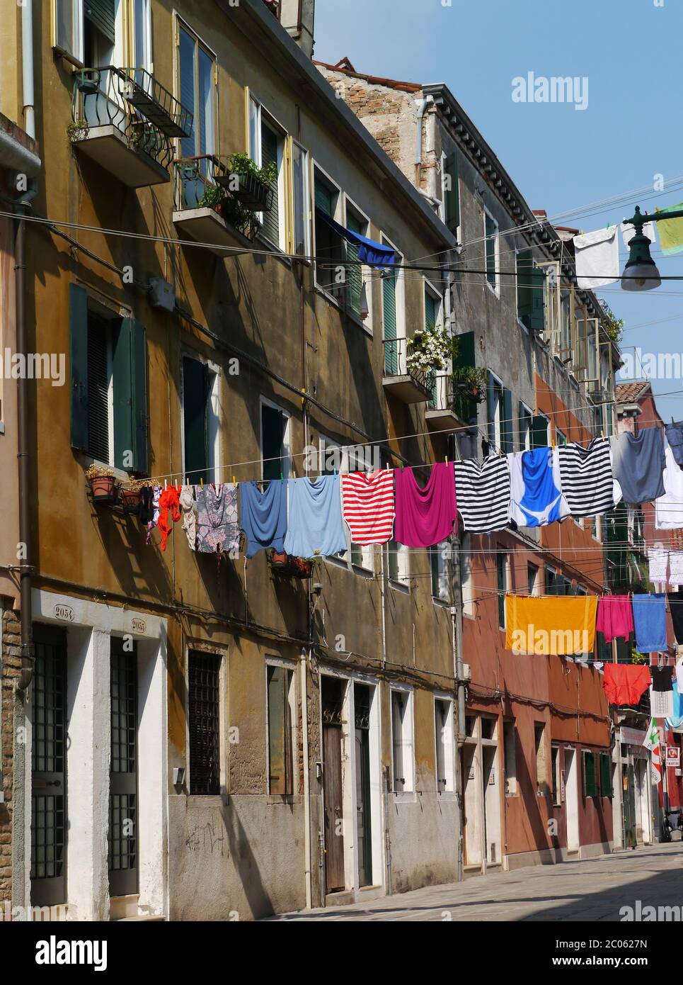 windows with clothesline in Venice Stock Photo - Alamy