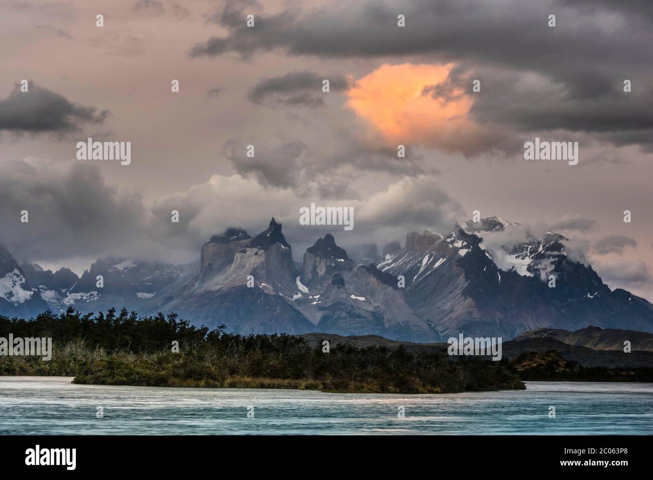 View over the river Rio Serrano to the mountain range Cuernos del Paine ...