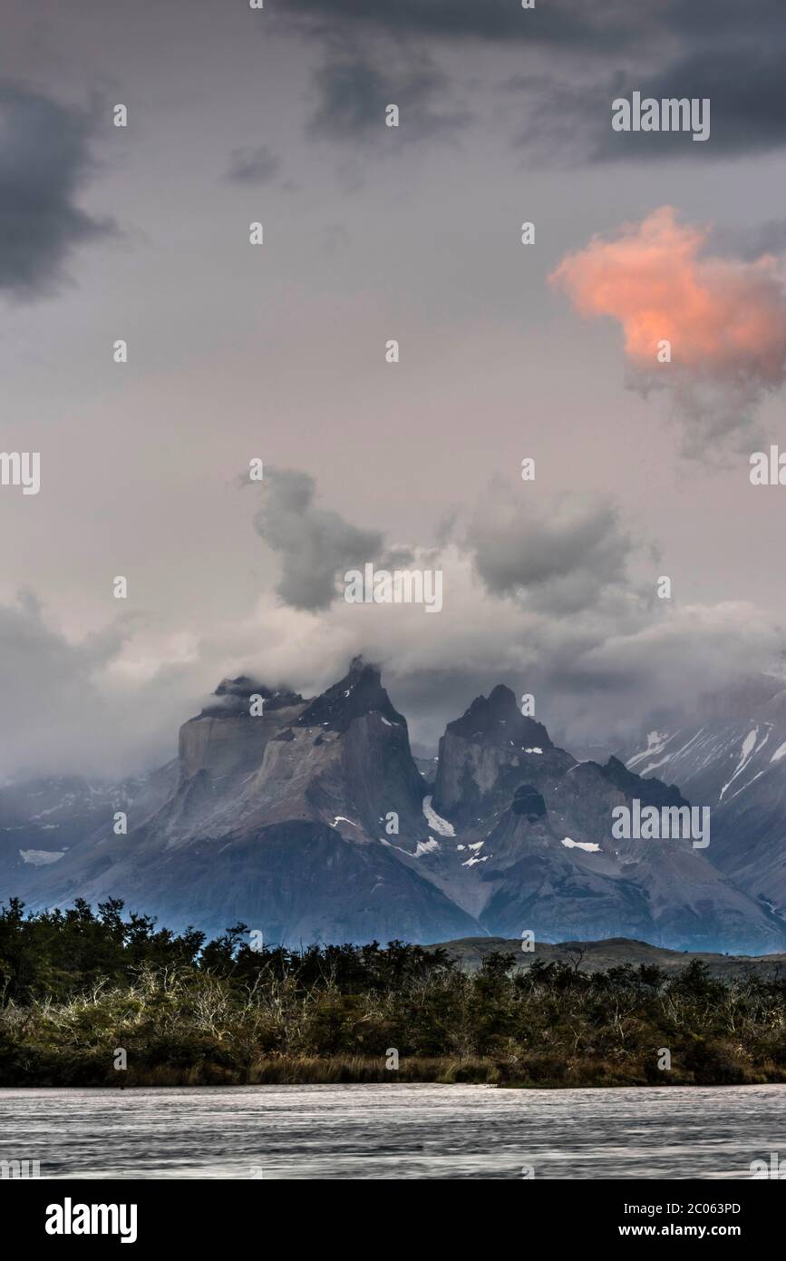 View over the river Rio Serrano to the mountain range Cuernos del Paine ...