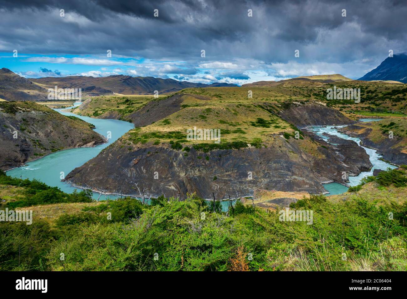 River bend on the Rio Paine river, Torres del Paine National Park ...