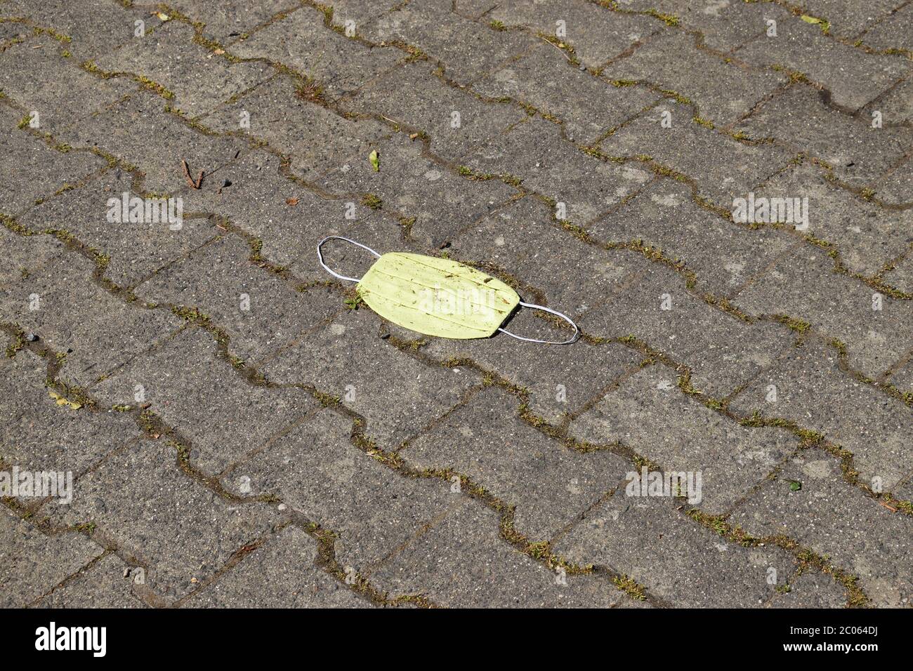 thrown away face mask Stock Photo - Alamy