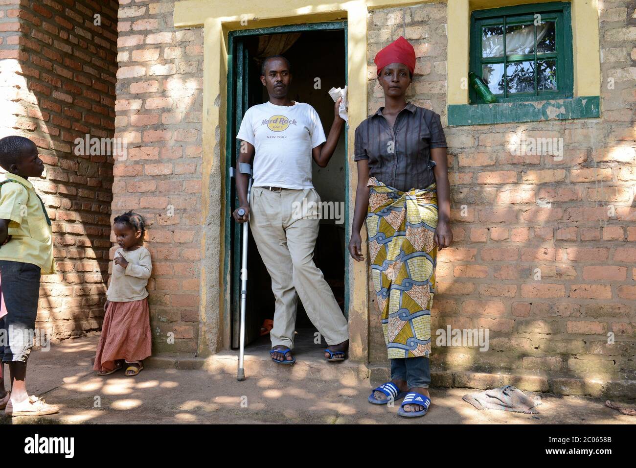 RWANDA, Butare, urban refugees from Burundi , Josiane Mukumana and ...