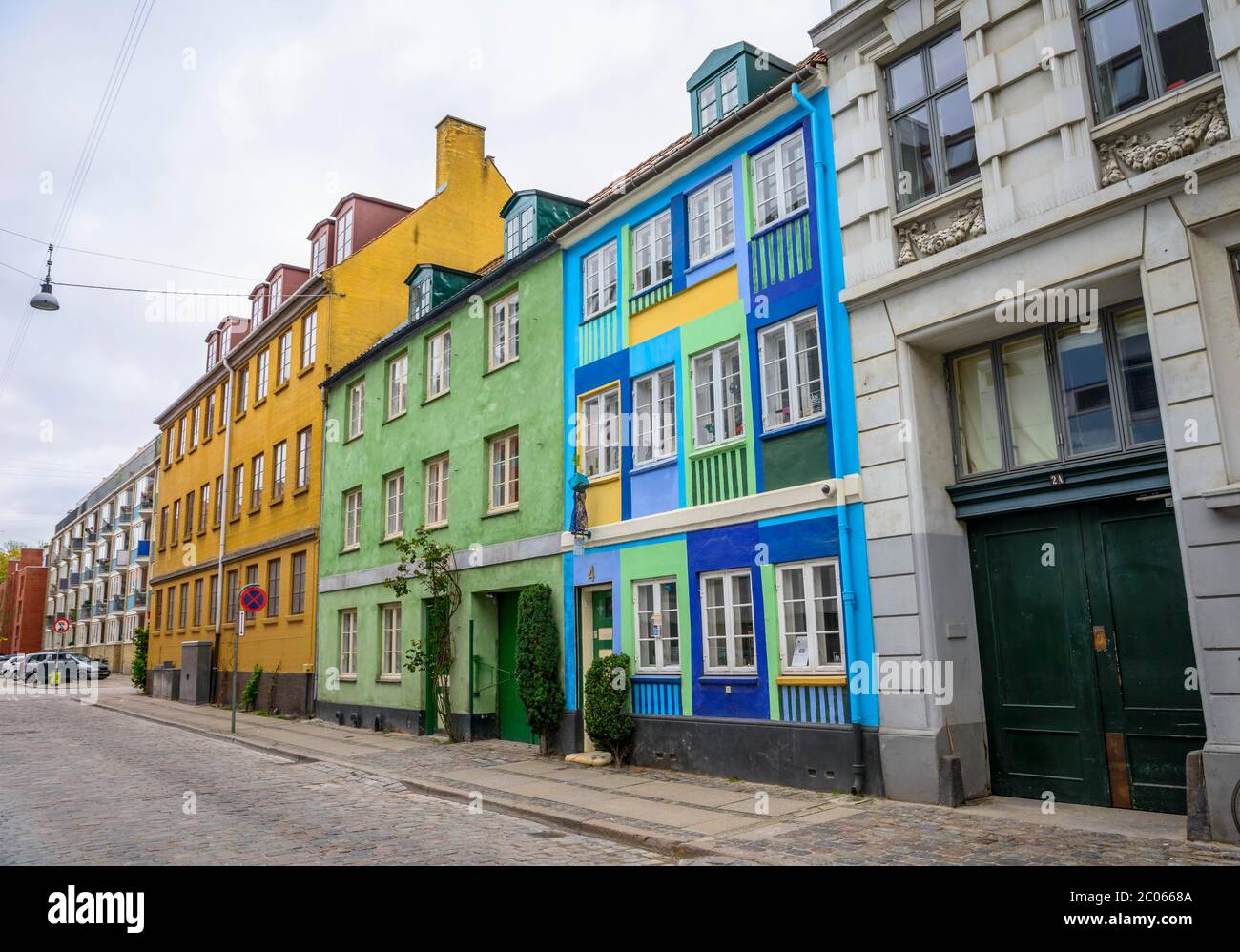 Colourful painted residential house in the old town, Christianshavn ...