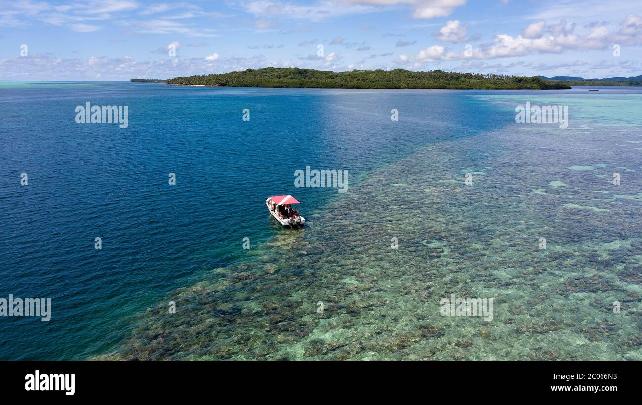 Diving ship at the outer reef, current channel, bird's eye view, Yap ...