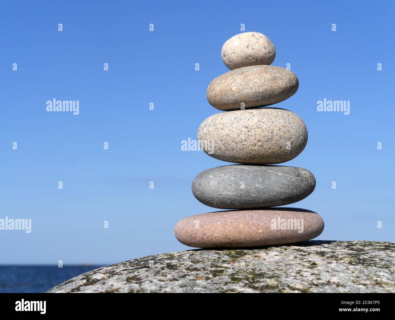 stones in balance Stock Photo - Alamy