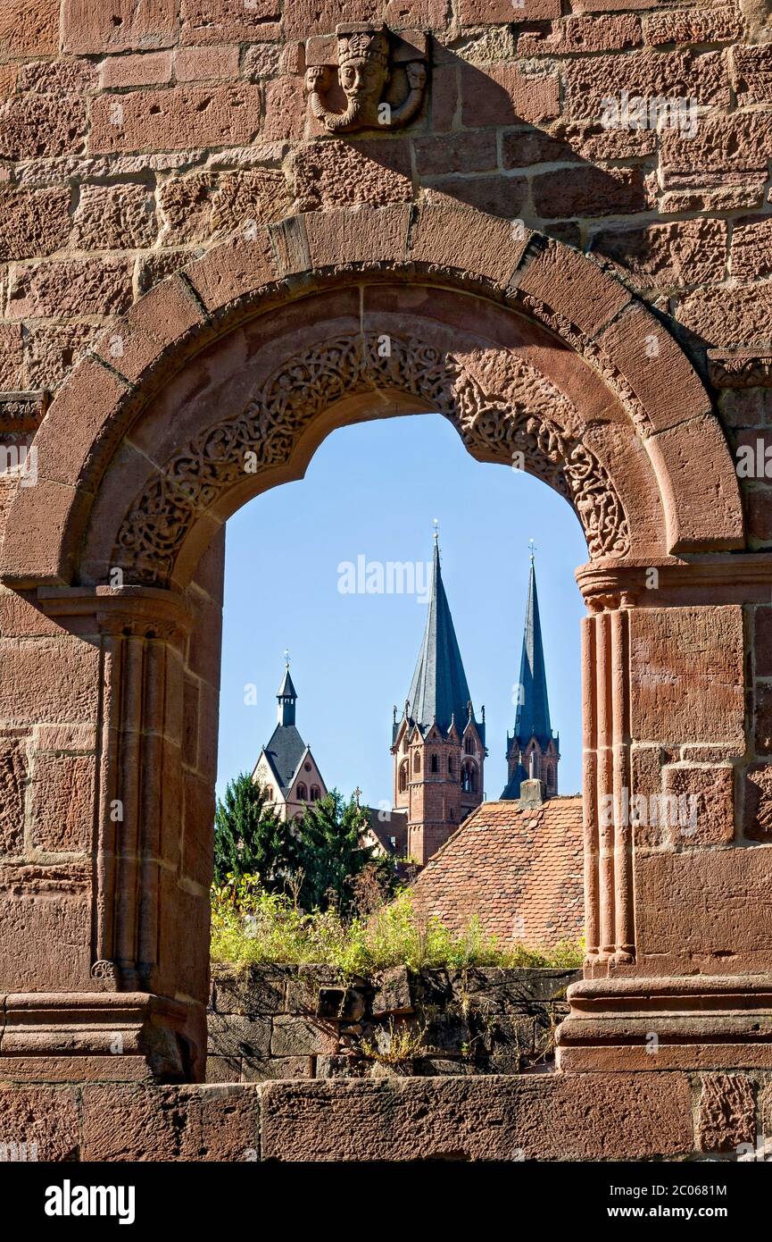 Three-pass arch and Barbarossa's head, palace wall, medieval castle ...