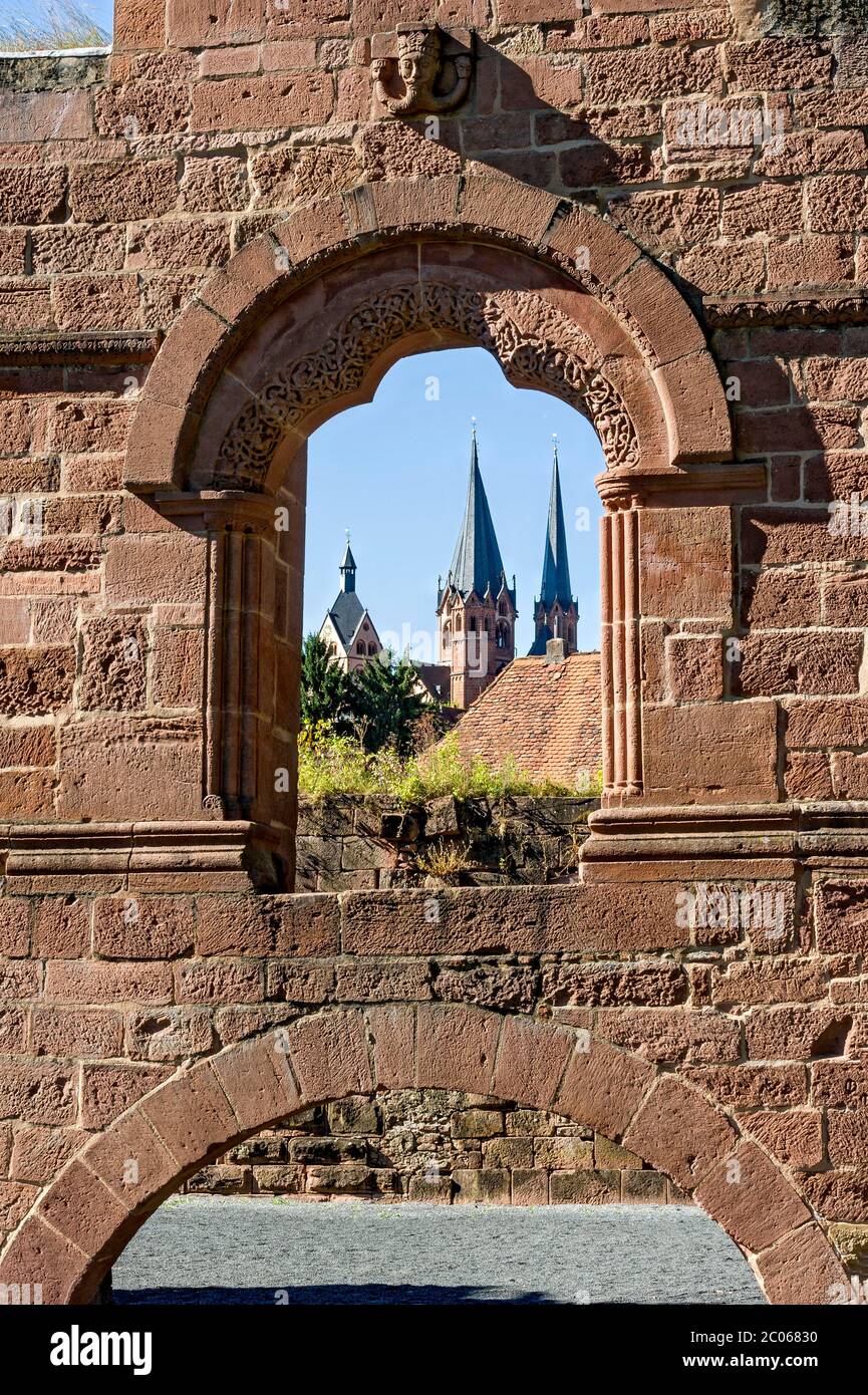 Three-pass arch and Barbarossa's head, palace wall, medieval castle ...
