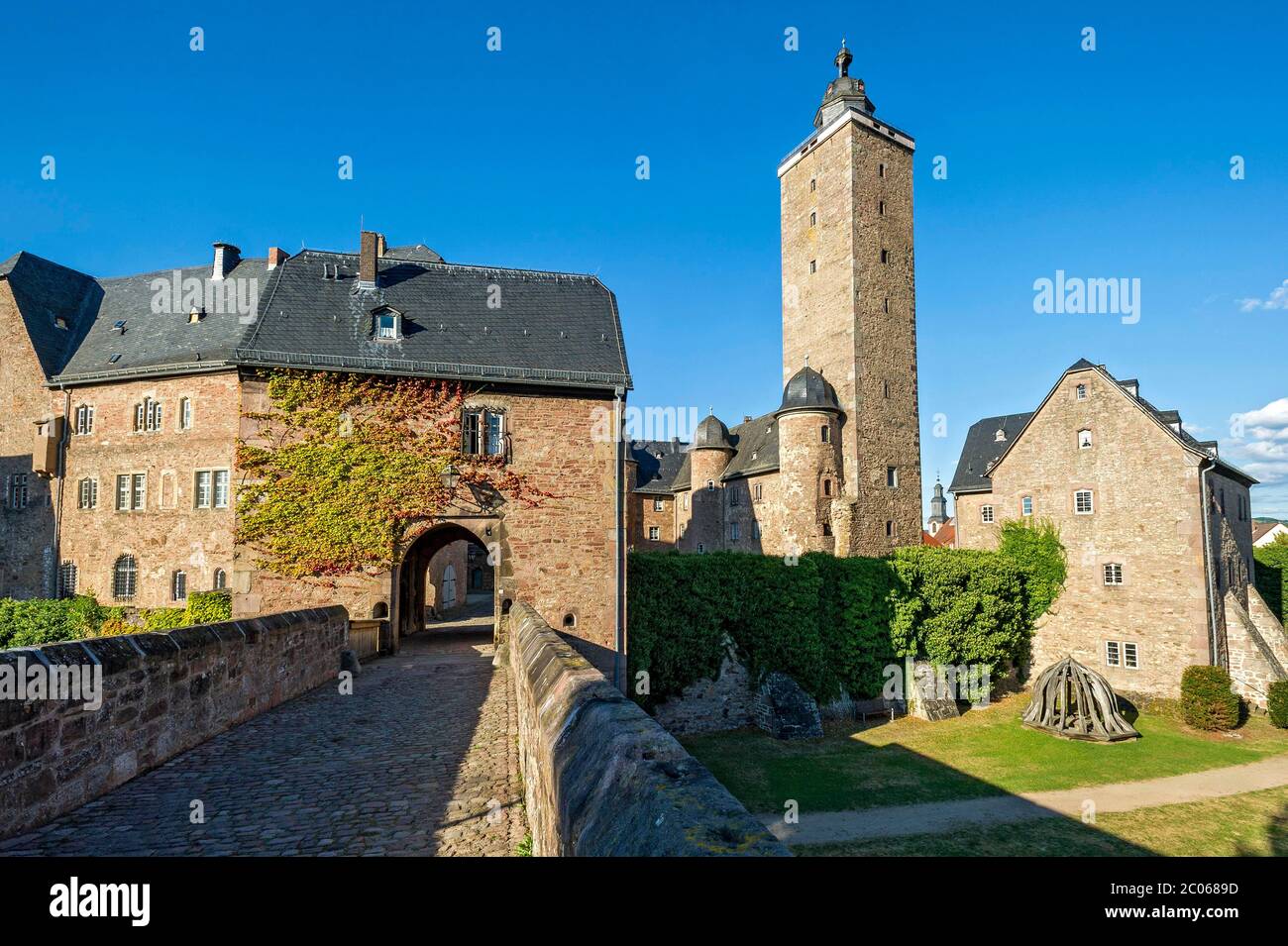 Castle gate, keep and moat, Steinau Castle and Palace, Steinau an der ...