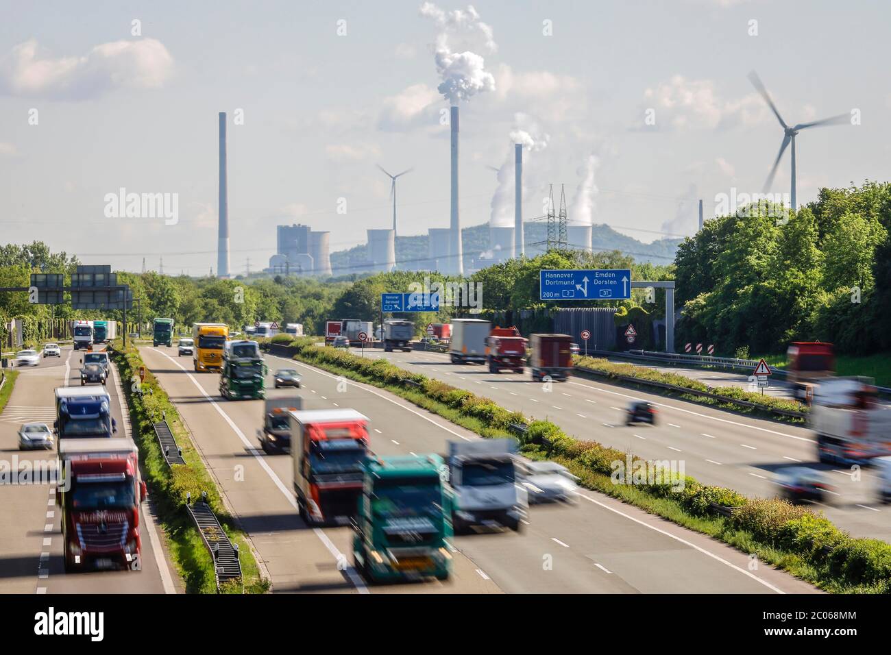 Coal fired power station motorway hi-res stock photography and images ...