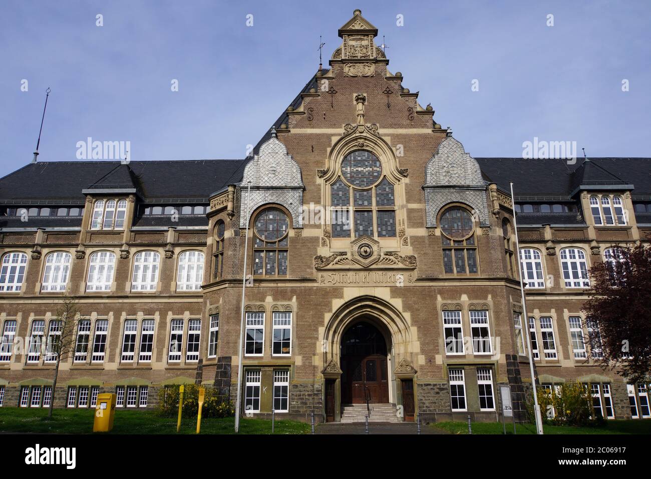 old grammar school Stock Photo - Alamy