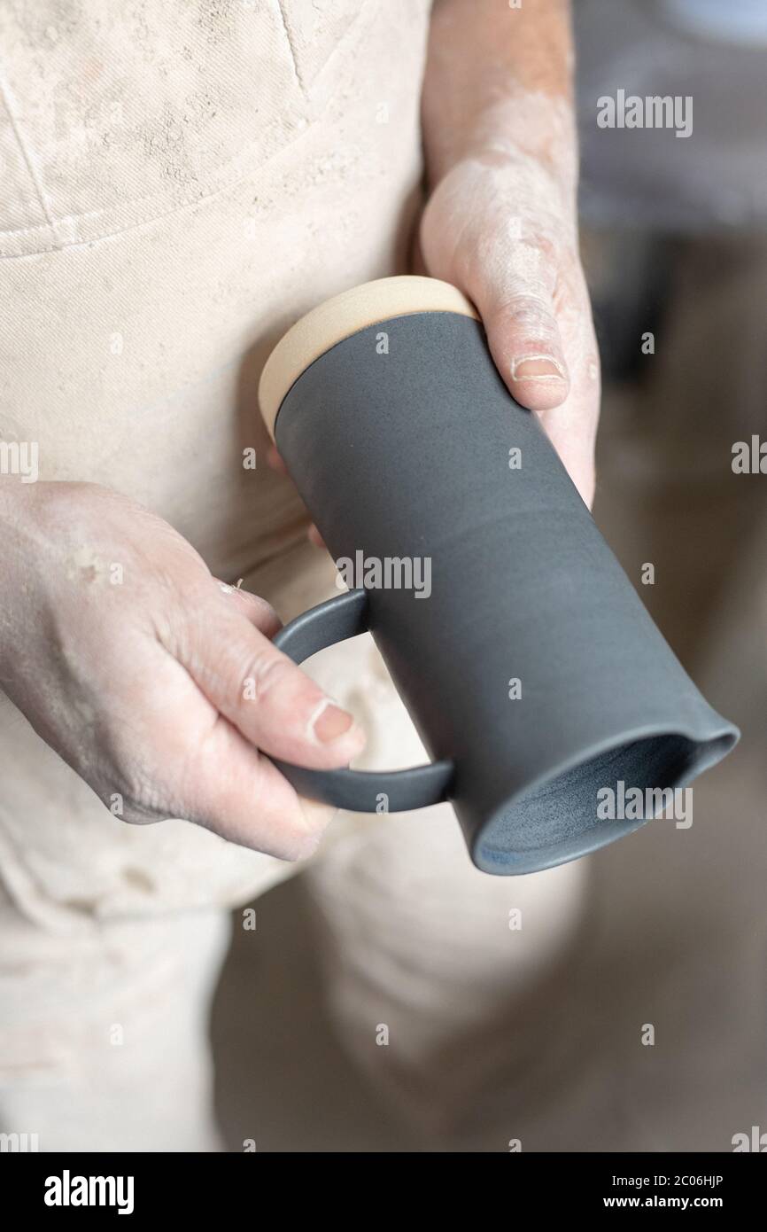 Ceramist hi-res stock photography and images - Alamy