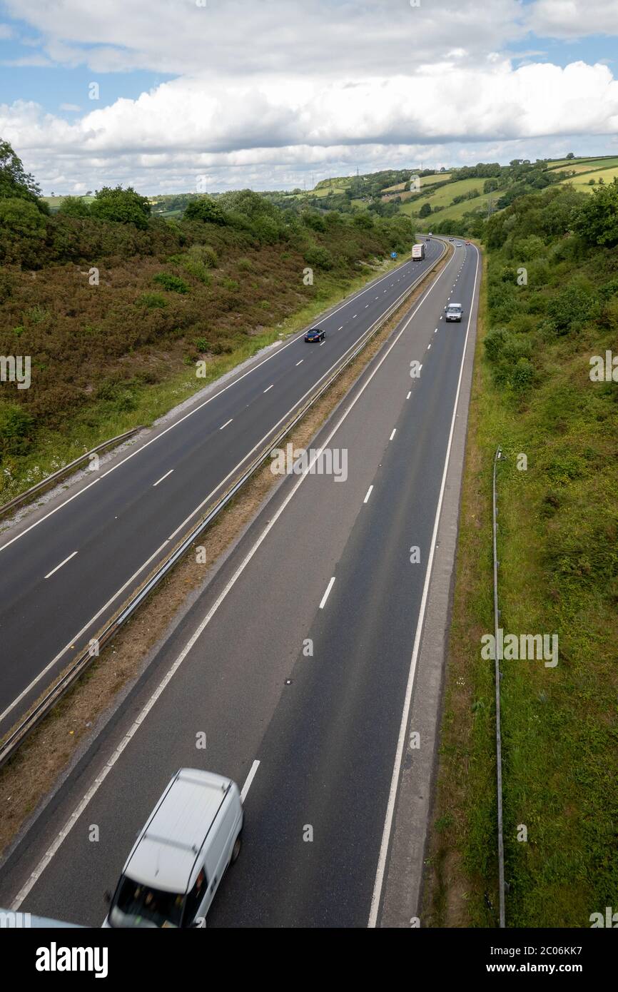 Cars speed dual carriageway hi-res stock photography and images - Alamy
