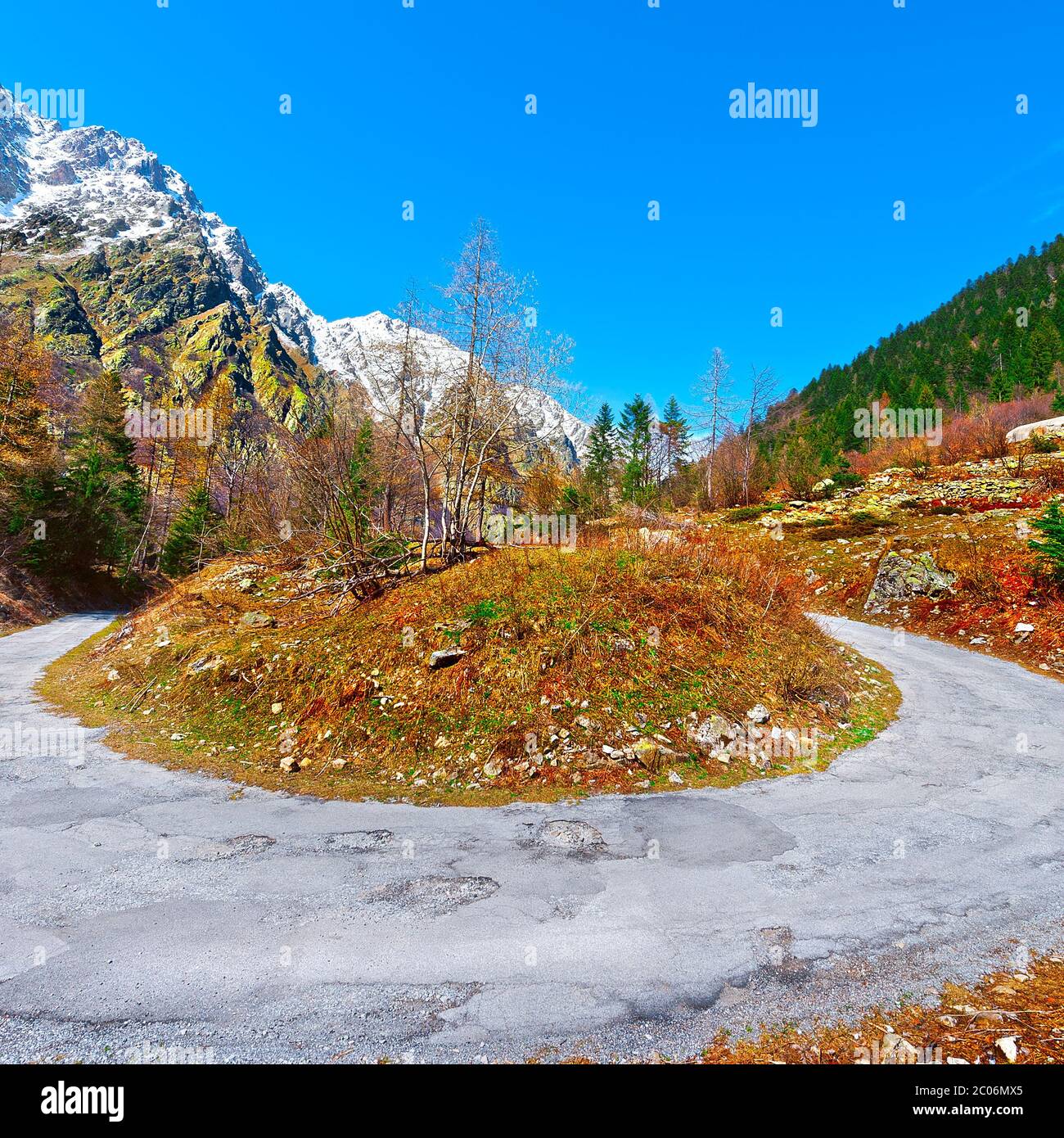 Abrupt bend hi-res stock photography and images - Alamy