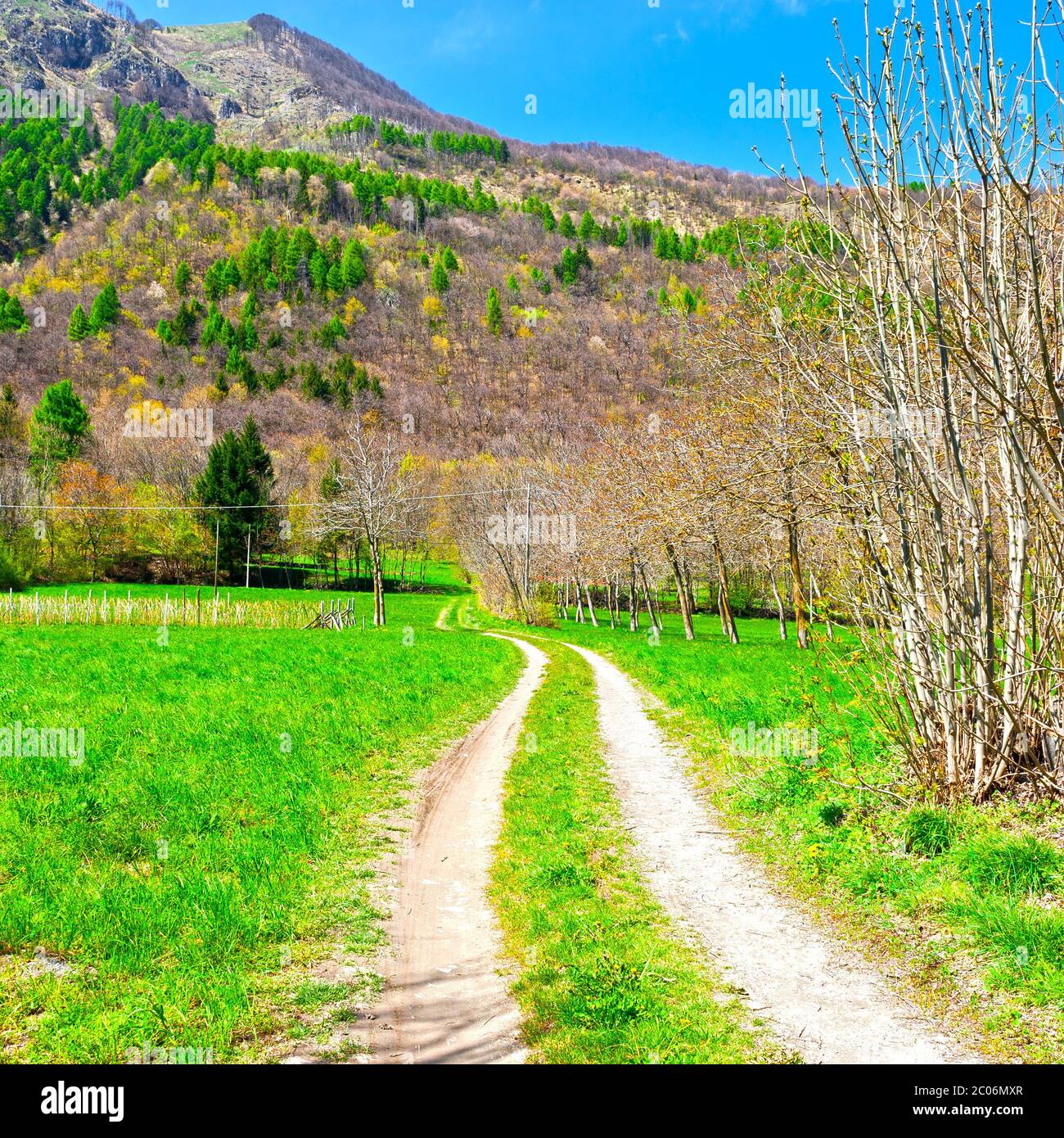 Winding dirt road trip hi-res stock photography and images - Alamy