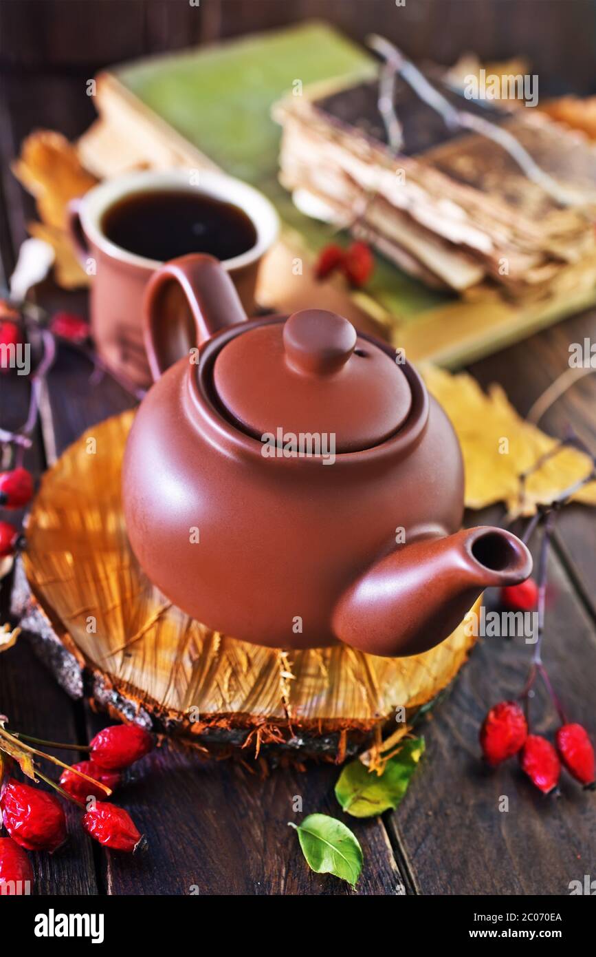fresh tea in teapot Stock Photo - Alamy
