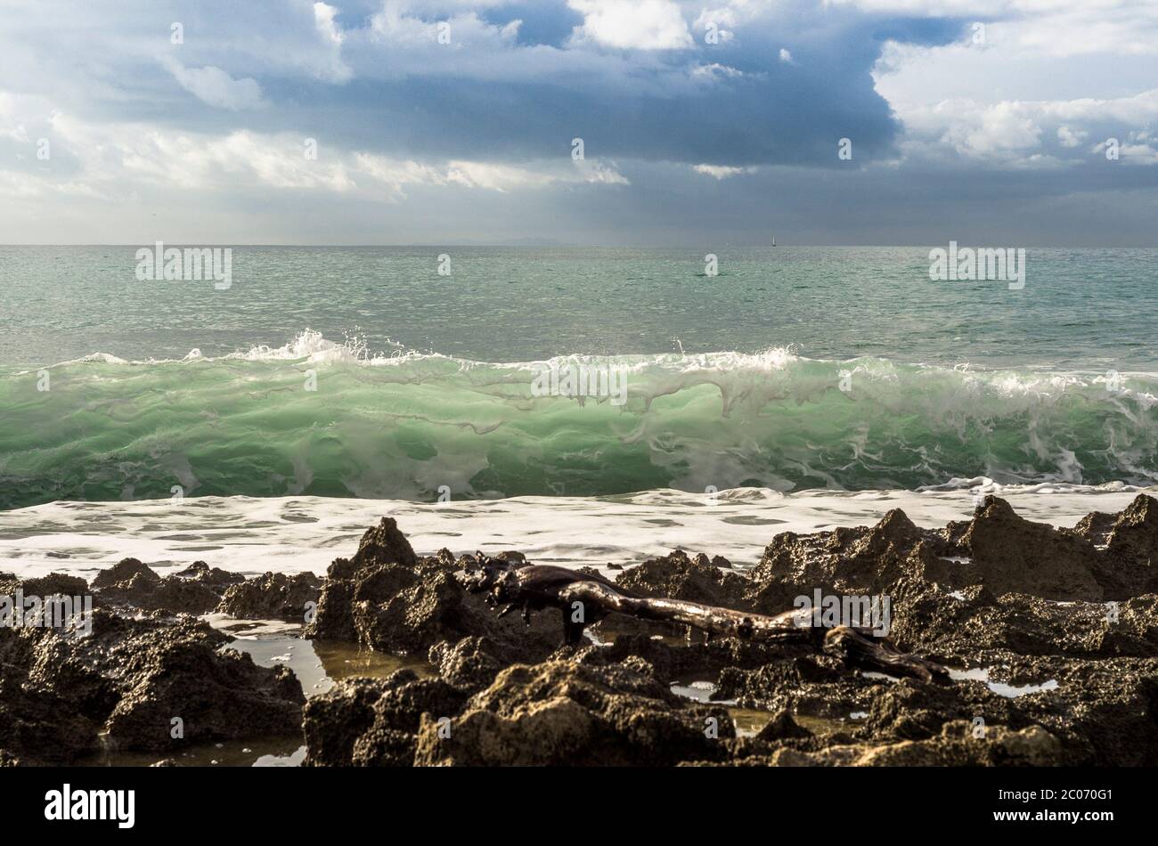 Seascape with rocks and big waves Stock Photo - Alamy