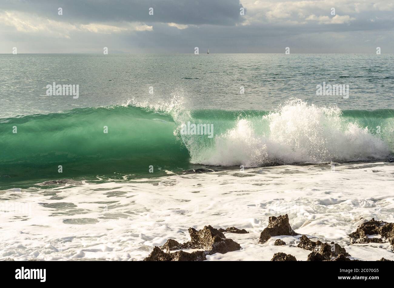 Seascape with rocks and big waves Stock Photo - Alamy