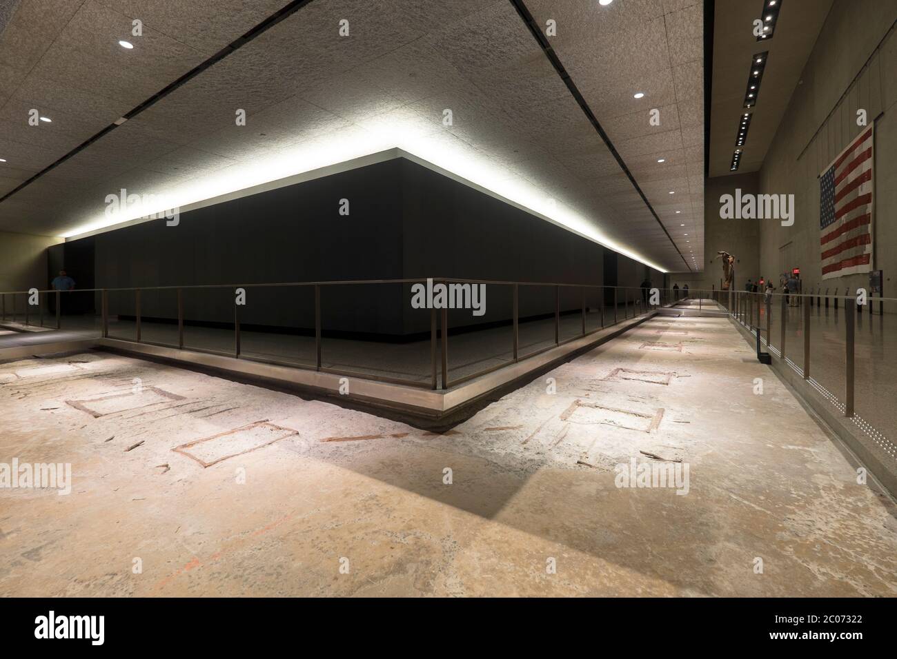 World trade center north tower collapse hi-res stock photography and ...