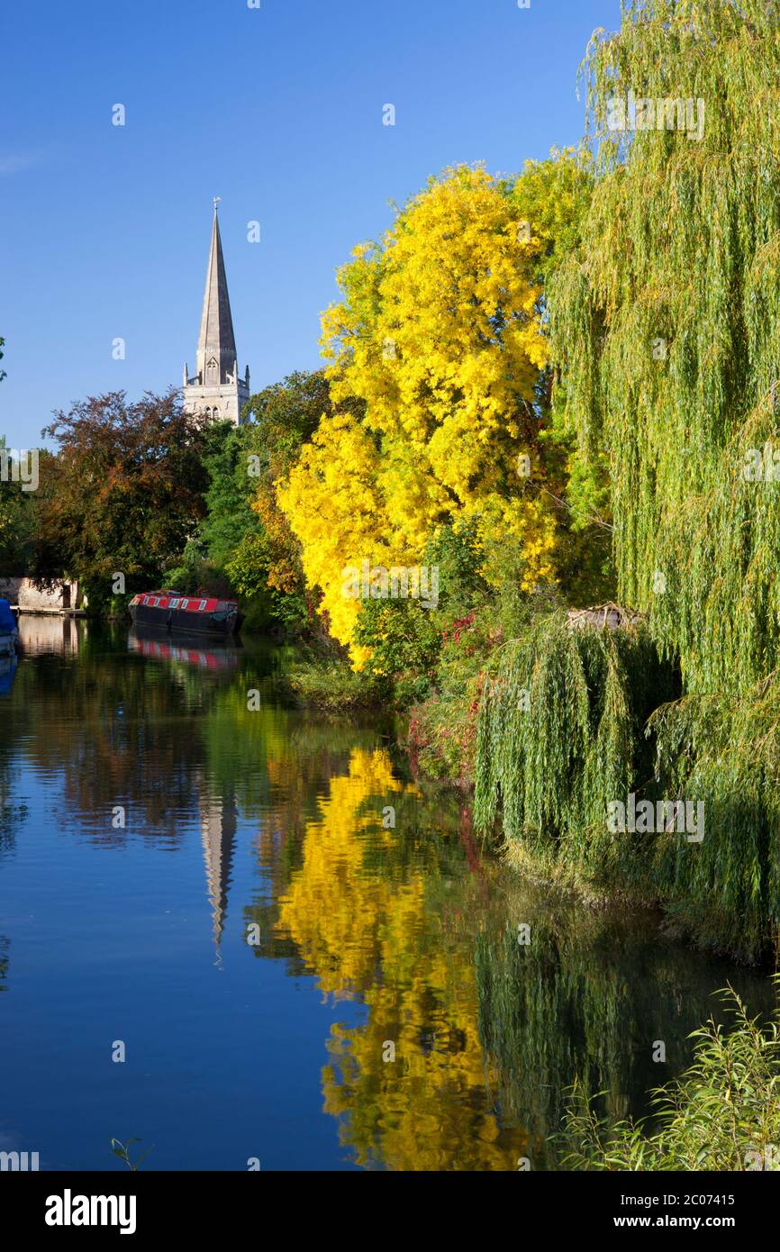 Autumn view along the River Thames, Abingdon, Oxfordshire, England ...
