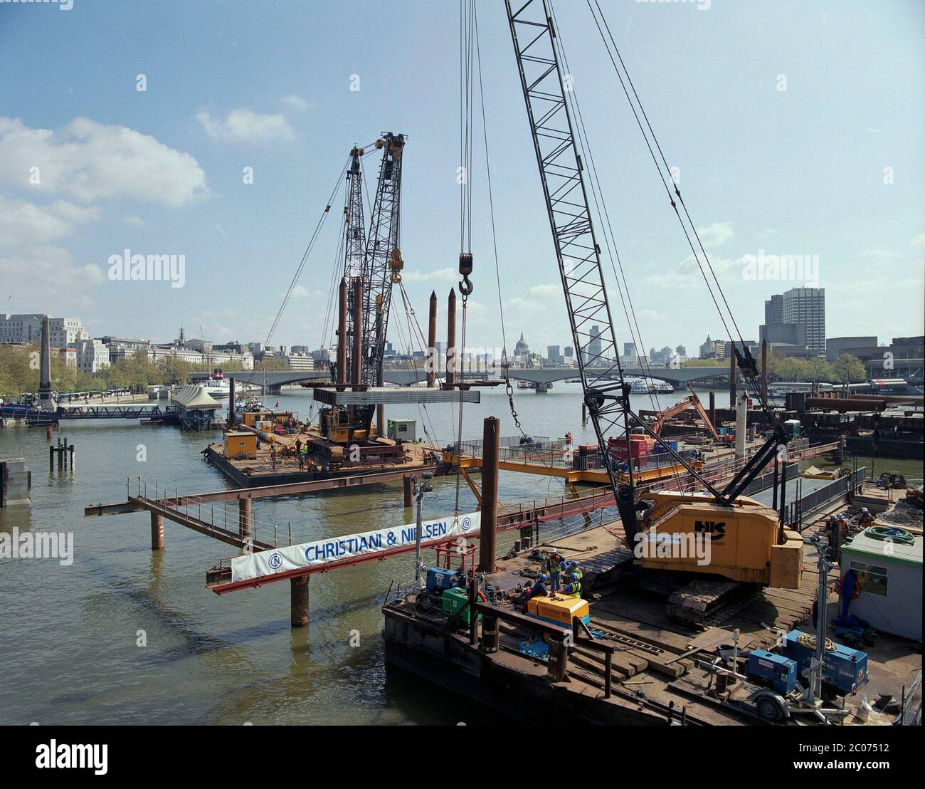 Construction works at hungerford bridge hi-res stock photography and ...