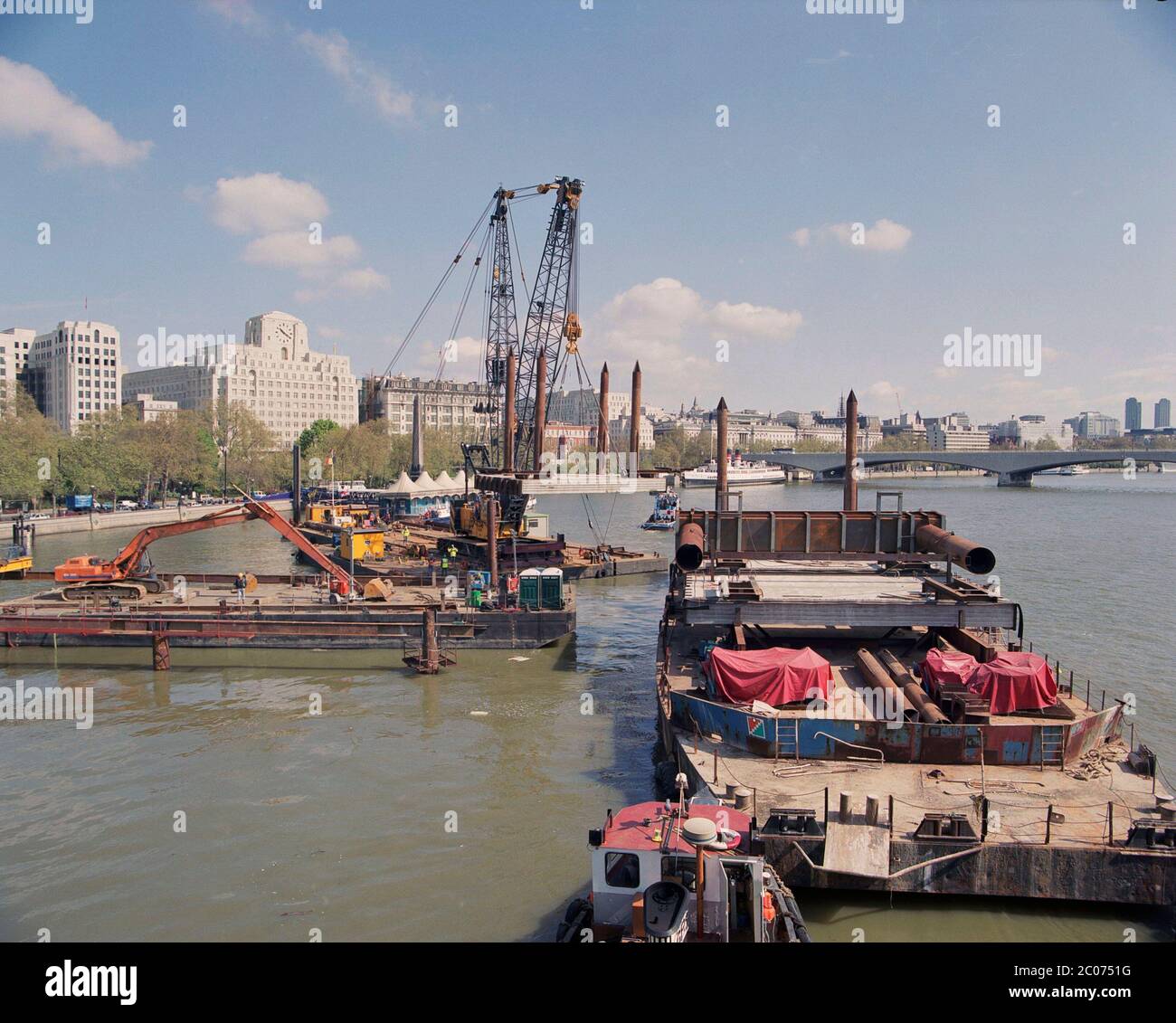 Construction works at hungerford bridge hi-res stock photography and ...