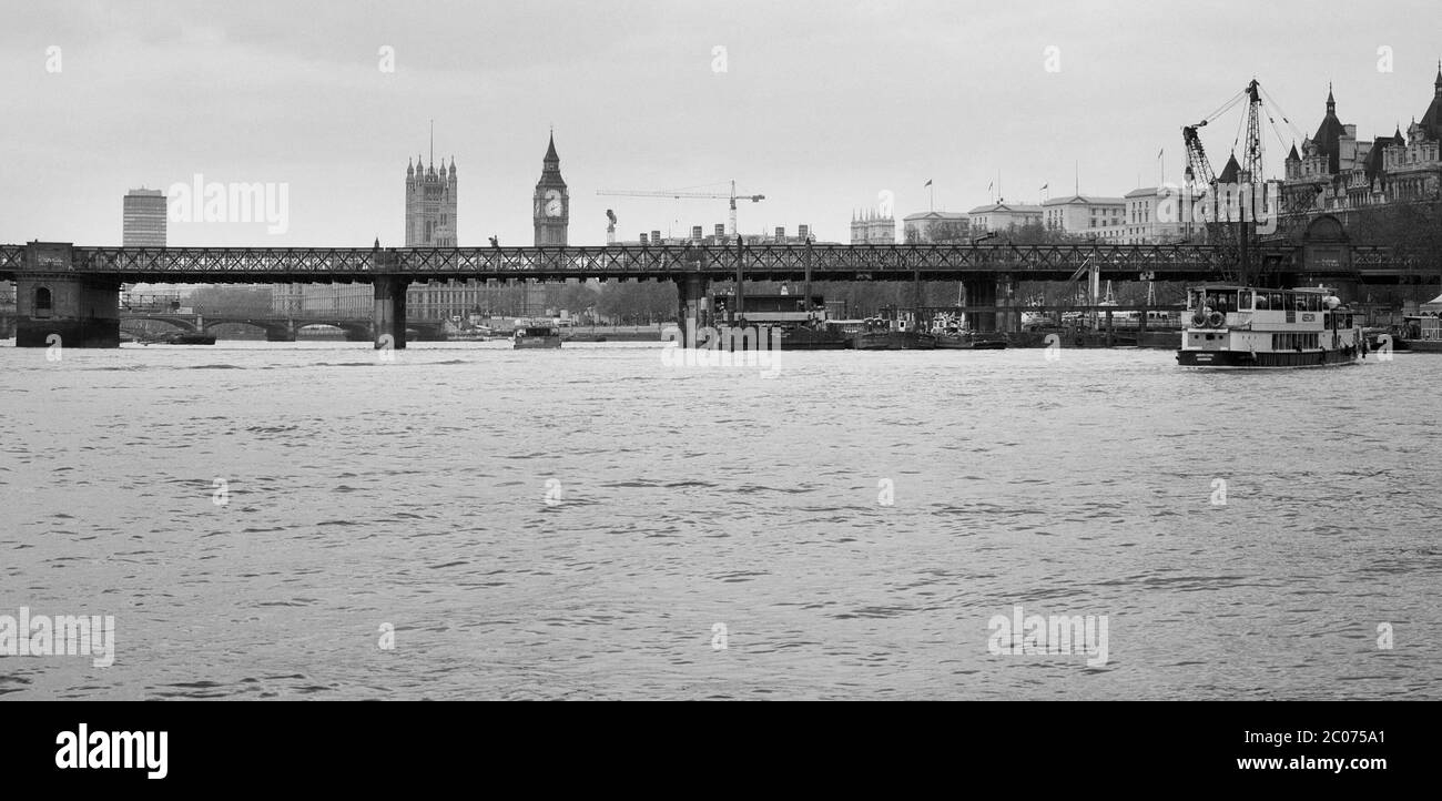1996, construction works at Hungerford Bridge, on the River Thames ...