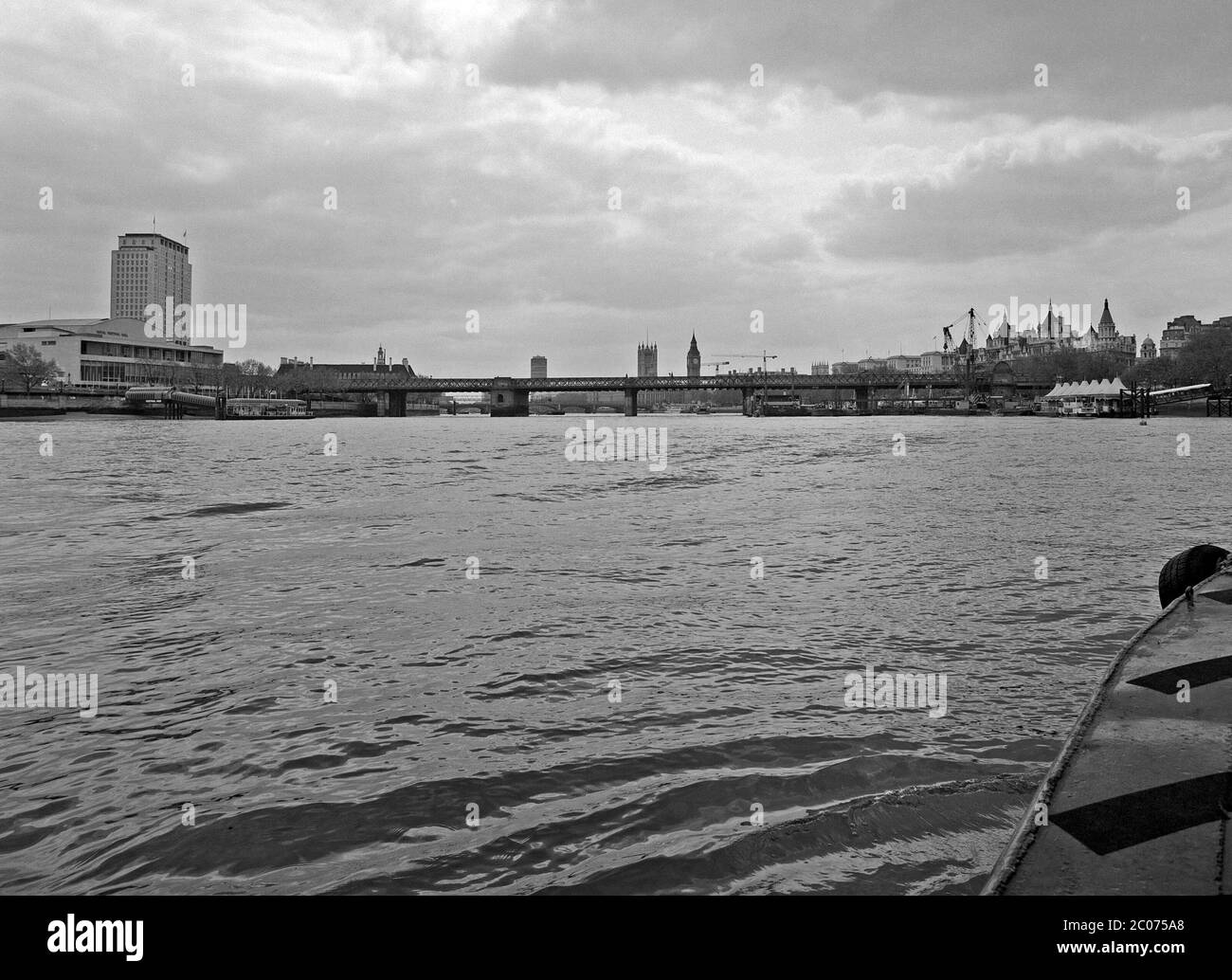 1996, construction works at Hungerford Bridge, on the River Thames ...