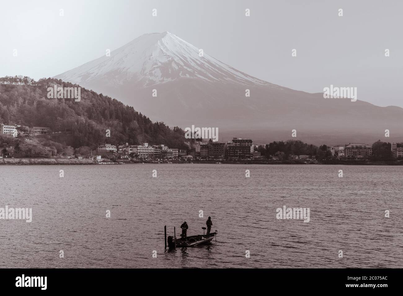 Fisherman mount fuji fishing hi-res stock photography and images - Alamy