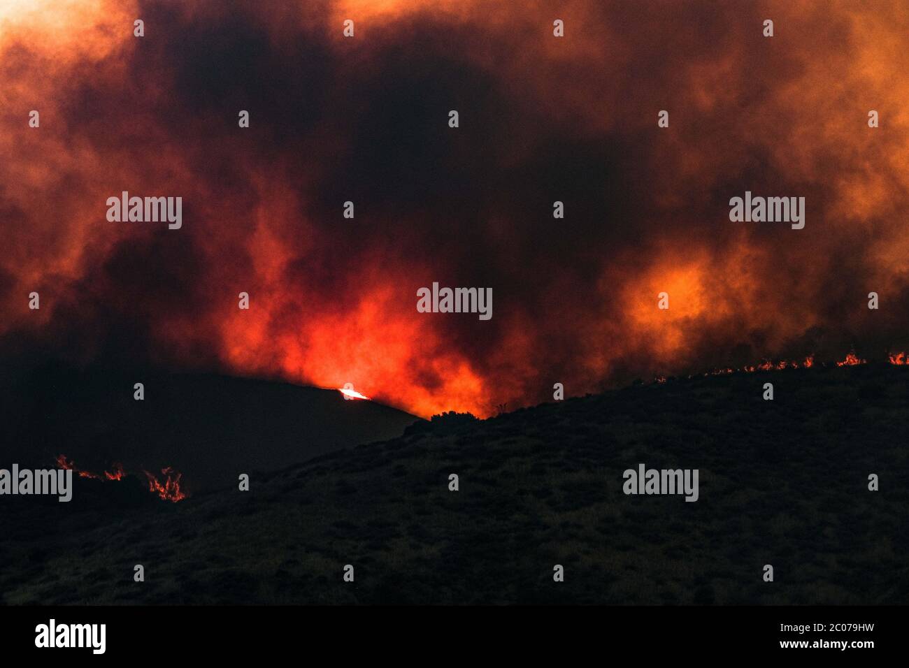 June 10, 2020, Lake Piru, California, USA: Firefighters battle the Lime ...
