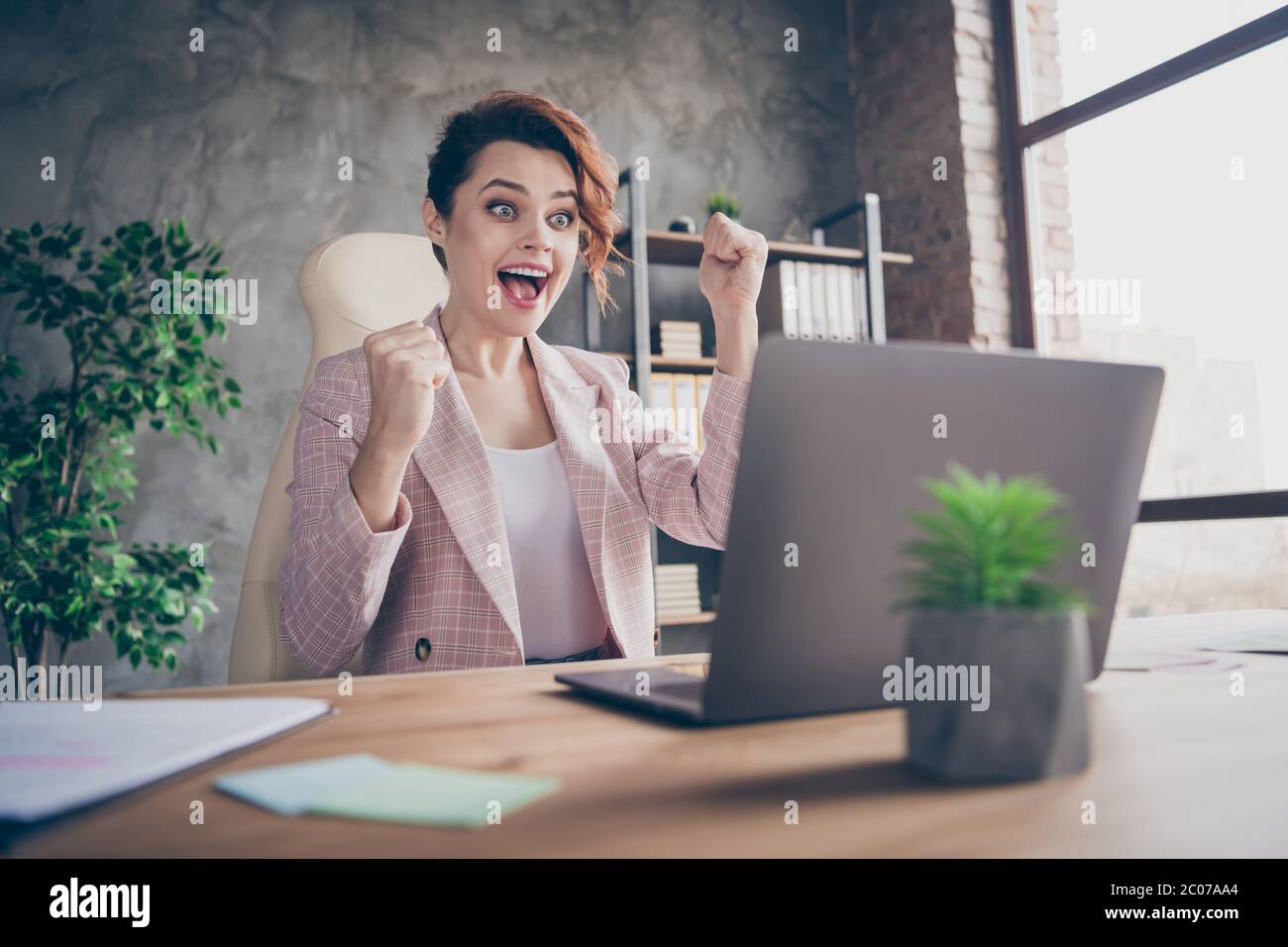 Close-up portrait of nice attractive cheerful cheery glad lady director ...