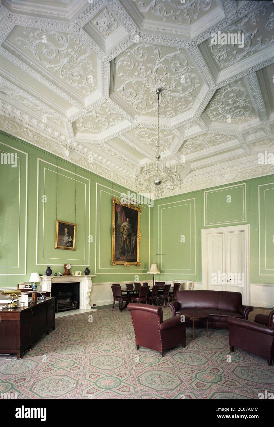 Office building images london hi-res stock photography and images - Alamy