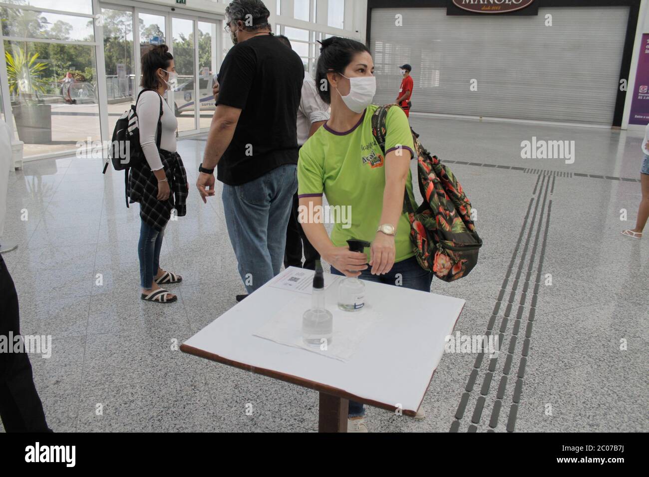 Consumer movement hi-res stock photography and images - Alamy