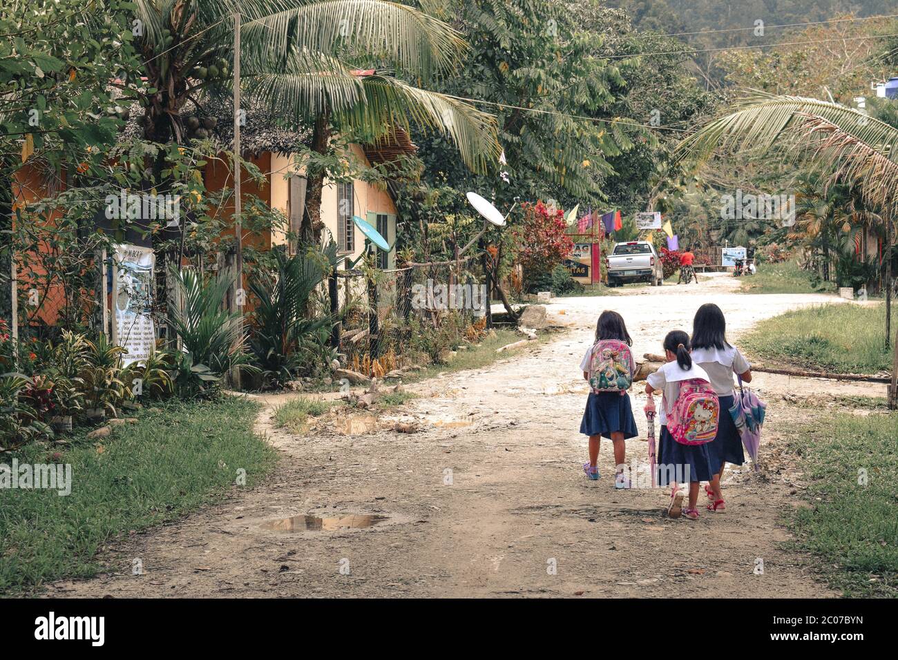 Philippines poverty woman young hi-res stock photography and images - Alamy