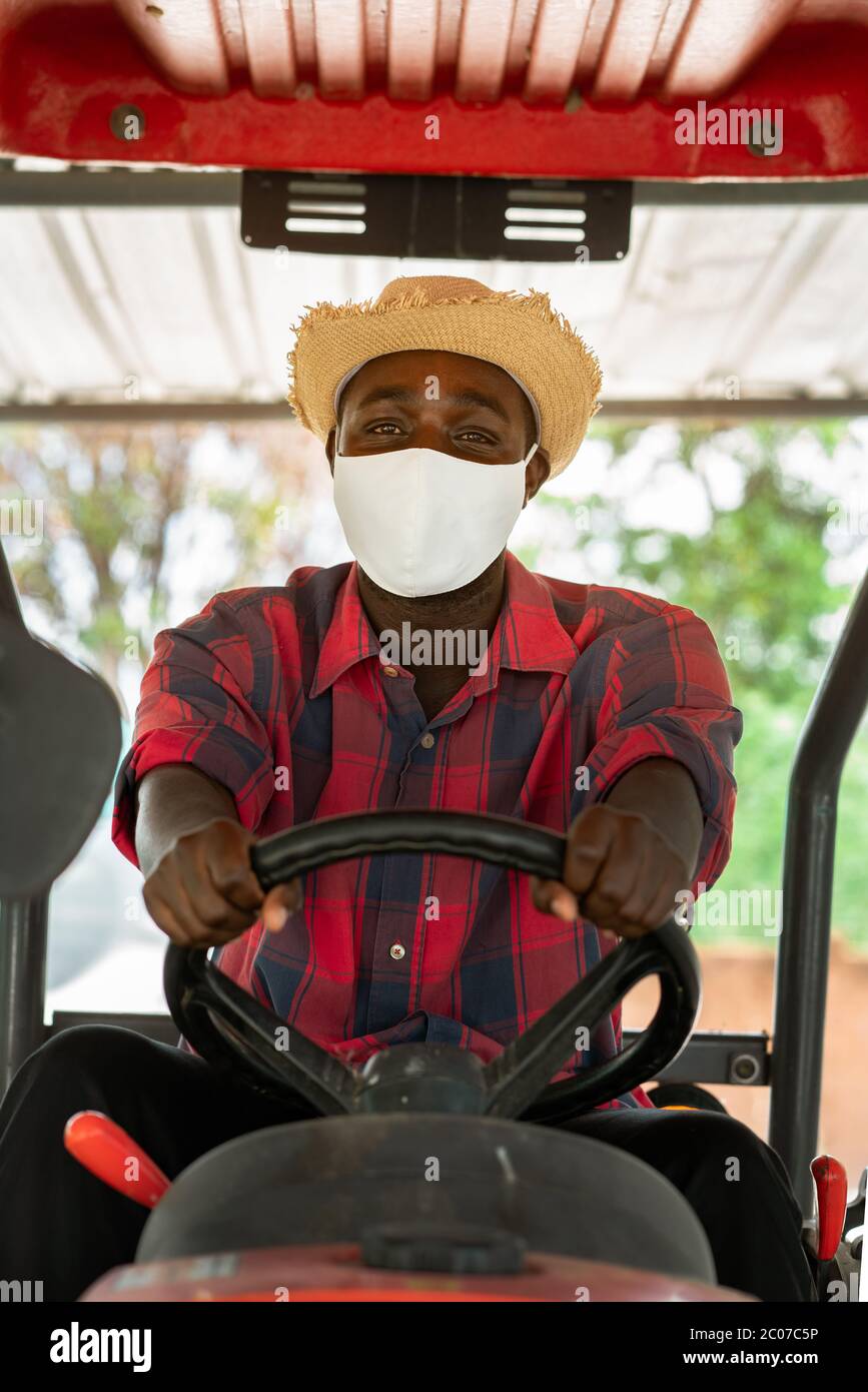 African worker face shield hi-res stock photography and images - Alamy