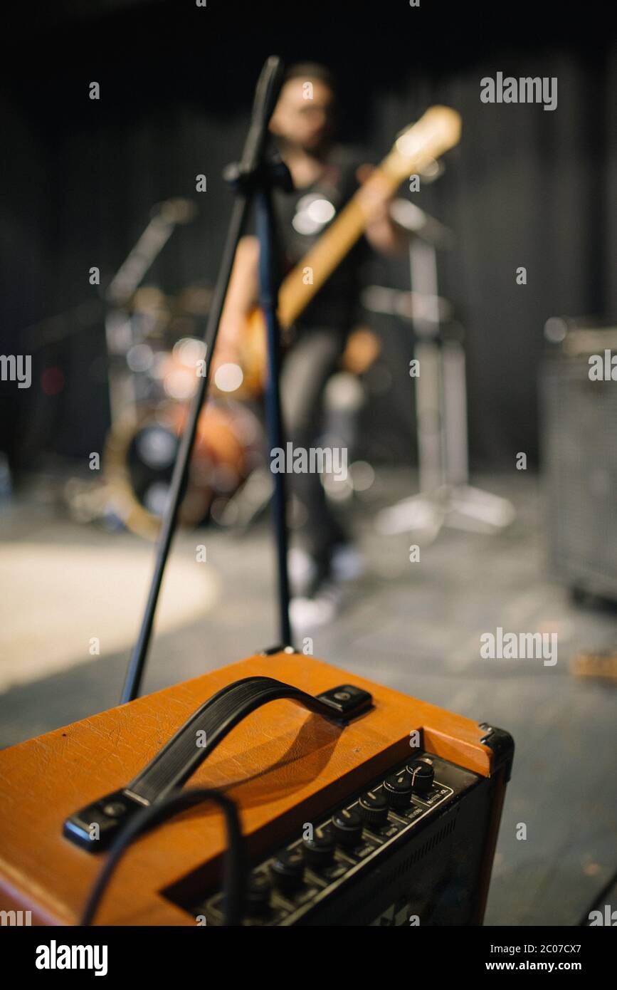 Back view of combo amplifier on stage Stock Photo - Alamy