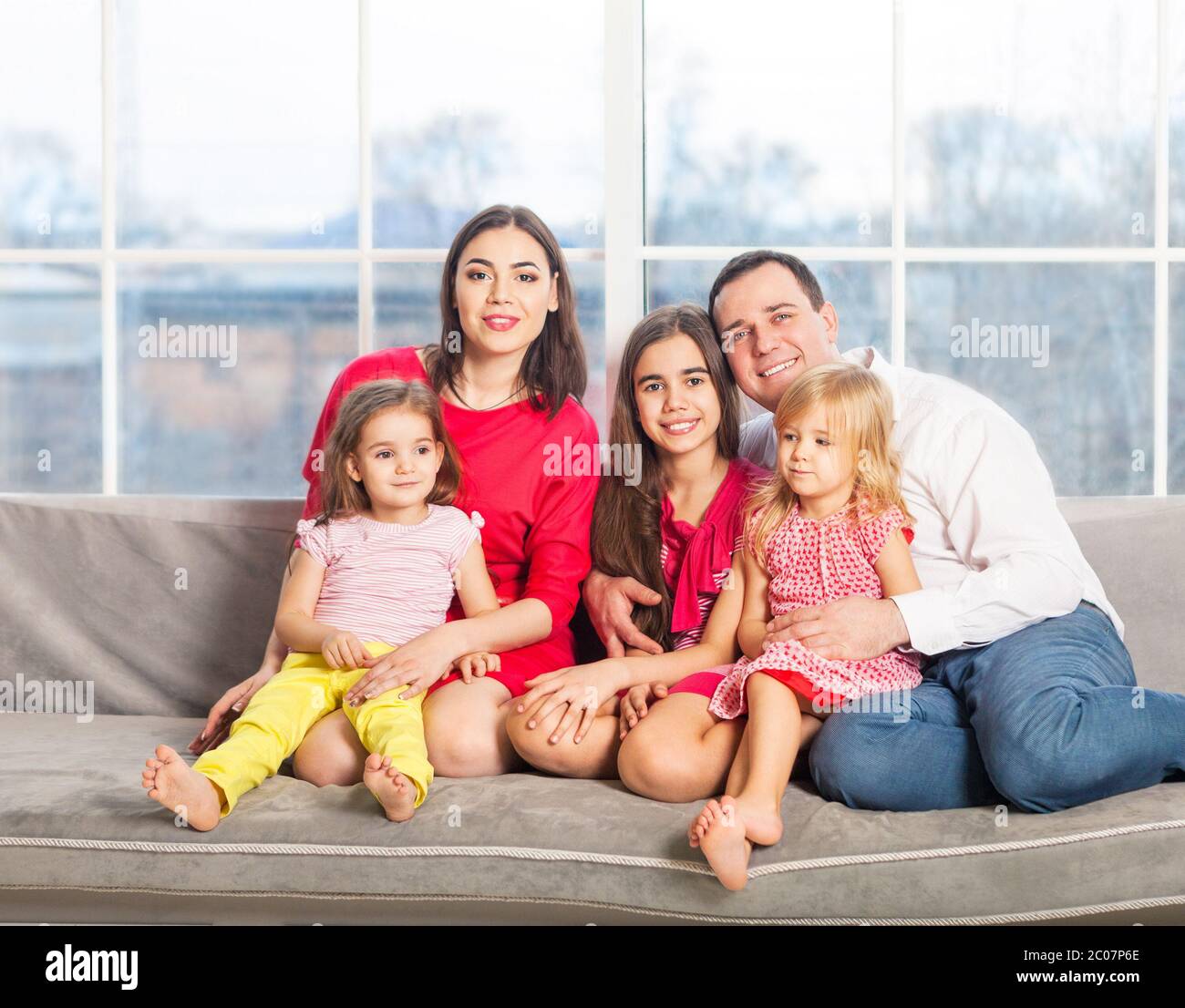 Kids young family hi-res stock photography and images - Alamy