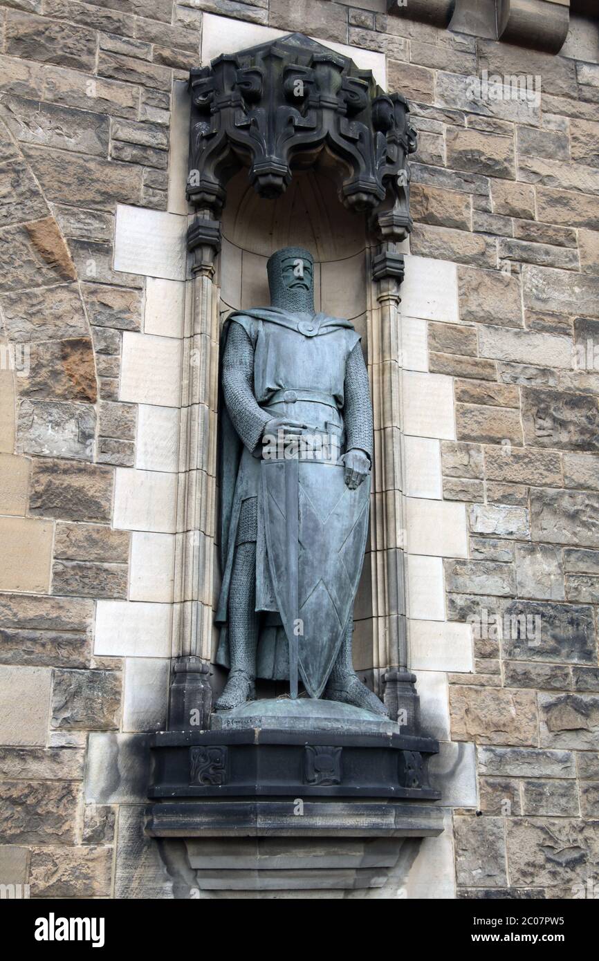 Statue wallace on wallace monument hi-res stock photography and images ...