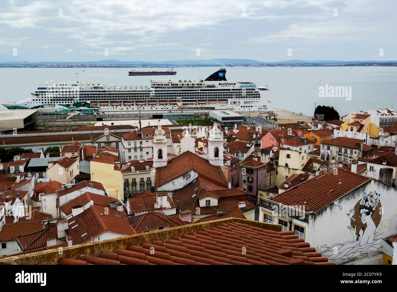 Port Lisbon Ships High Resolution Stock Photography and Images - Alamy
