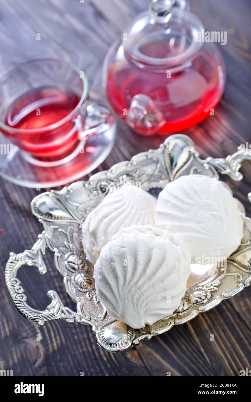 Apple meringue cakes hi-res stock photography and images - Alamy
