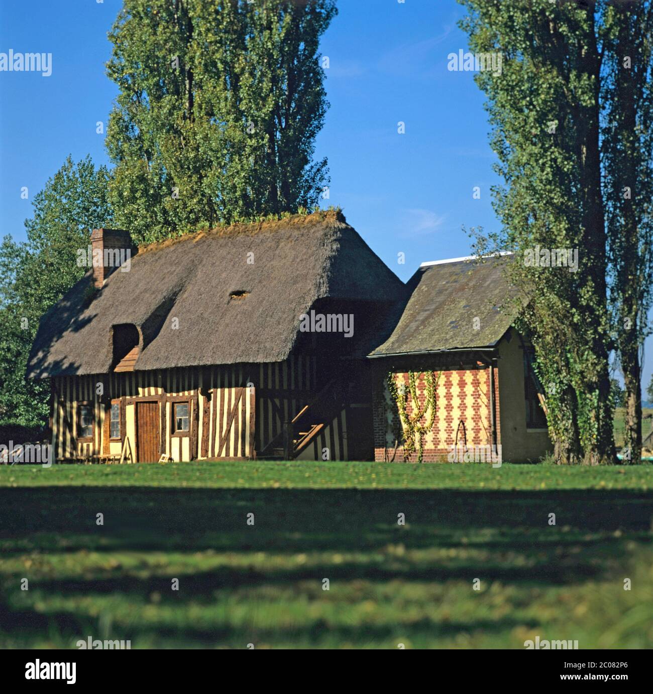 Normandy cottage hi-res stock photography and images - Alamy