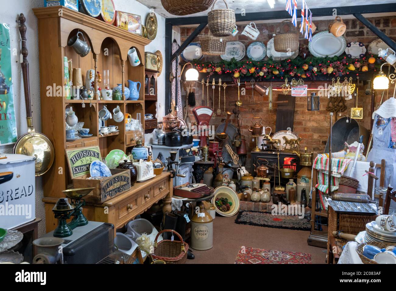 Antique shop interior hi-res stock photography and images - Alamy