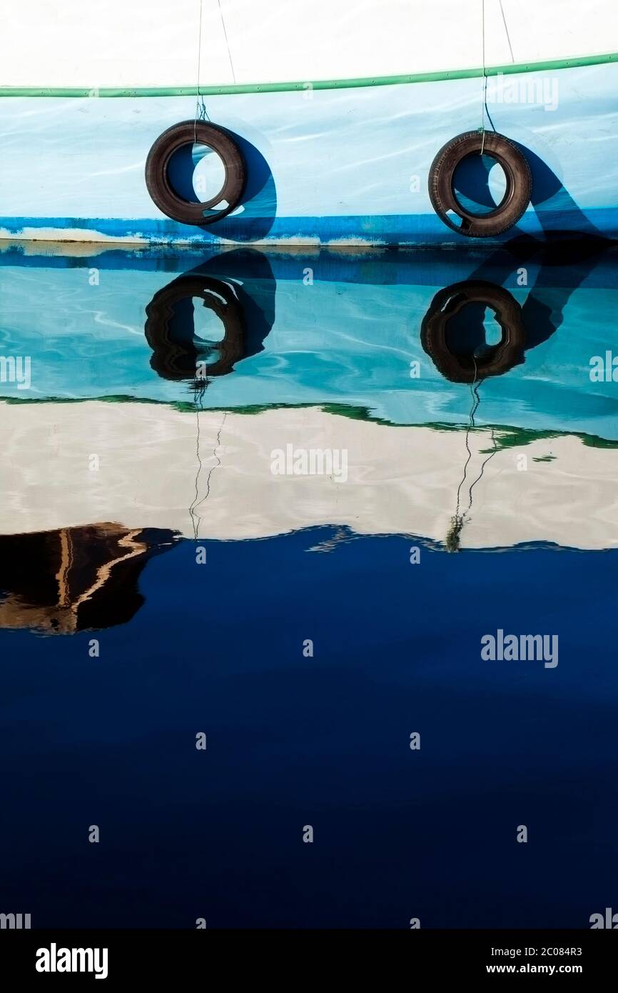 Boat Reflection on the Sea Water Photo Stock Photo - Alamy