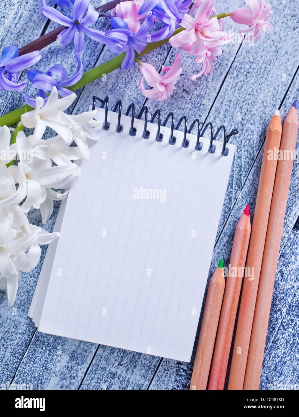 flowers and note Stock Photo - Alamy