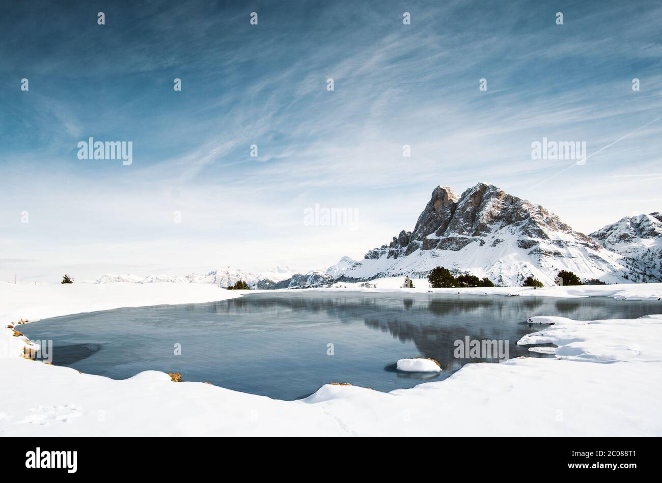 Background alps hi-res stock photography and images - Alamy