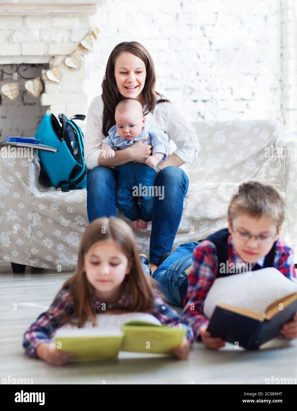 Listen to children parent hi-res stock photography and images - Alamy